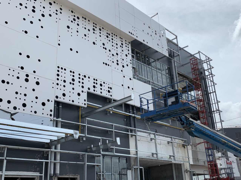 Paneles de pared de cortina de aluminio para exteriores blancos - Kingmets